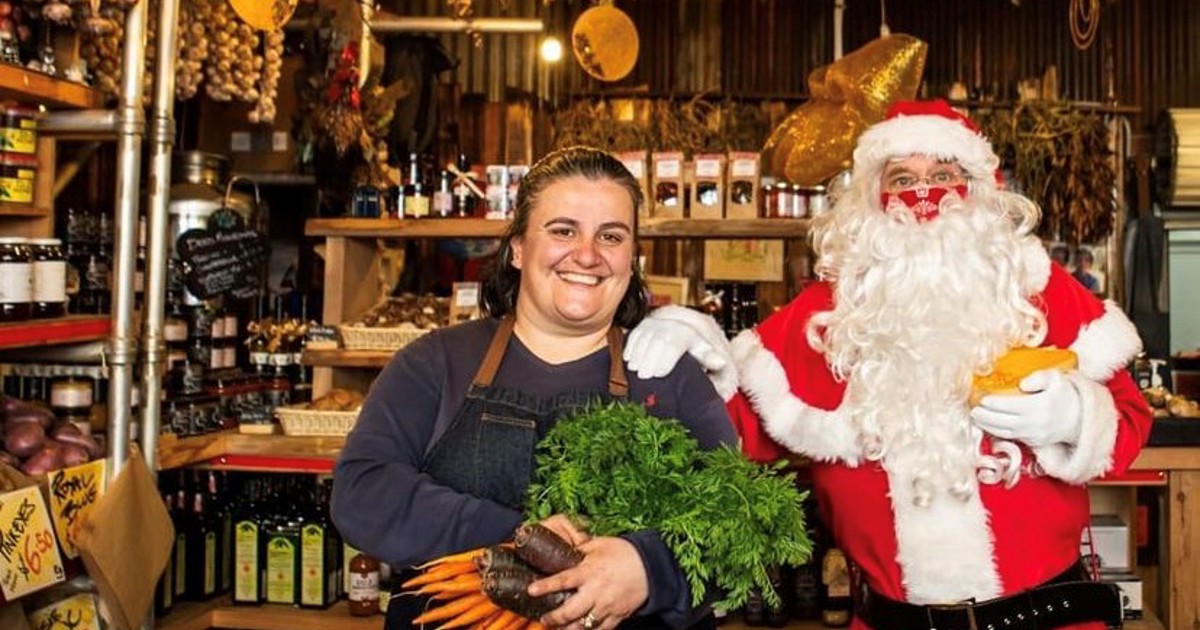 Santa and his Elf! | South Melbourne Market